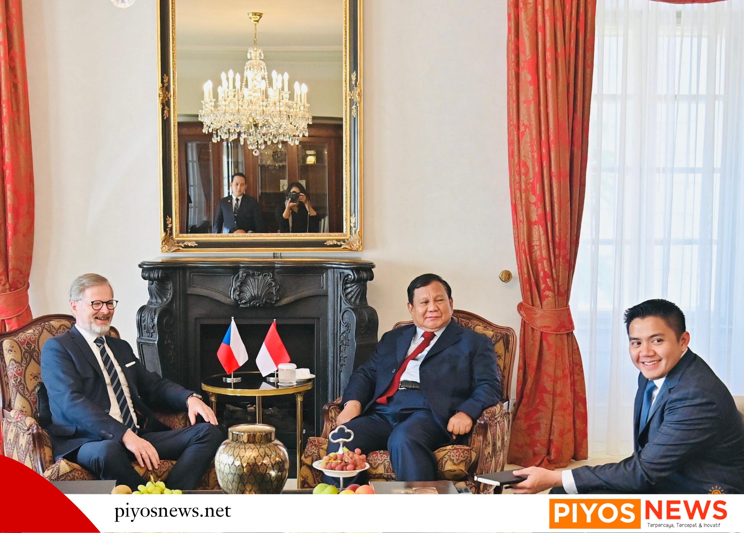 Dalam Transit Singkat, Prabowo dan PM Ceko Bahas Masa Depan Kemitraan ...